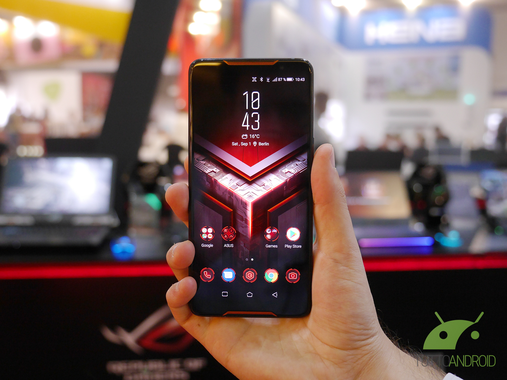 ASUS ROG Phone regala 100 euro di accessori con il preordine