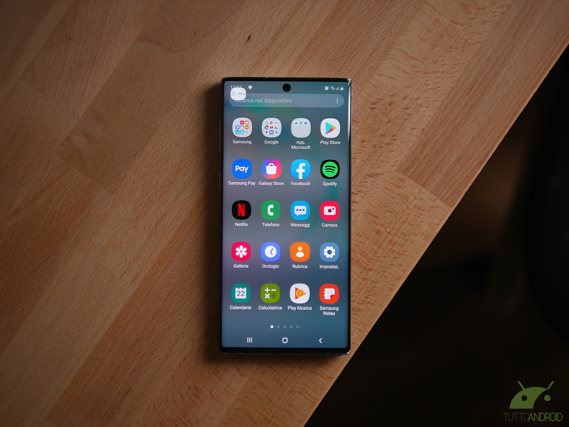 Questo utente munito di Samsung Galaxy Note 10 si può proprio ritenere ...