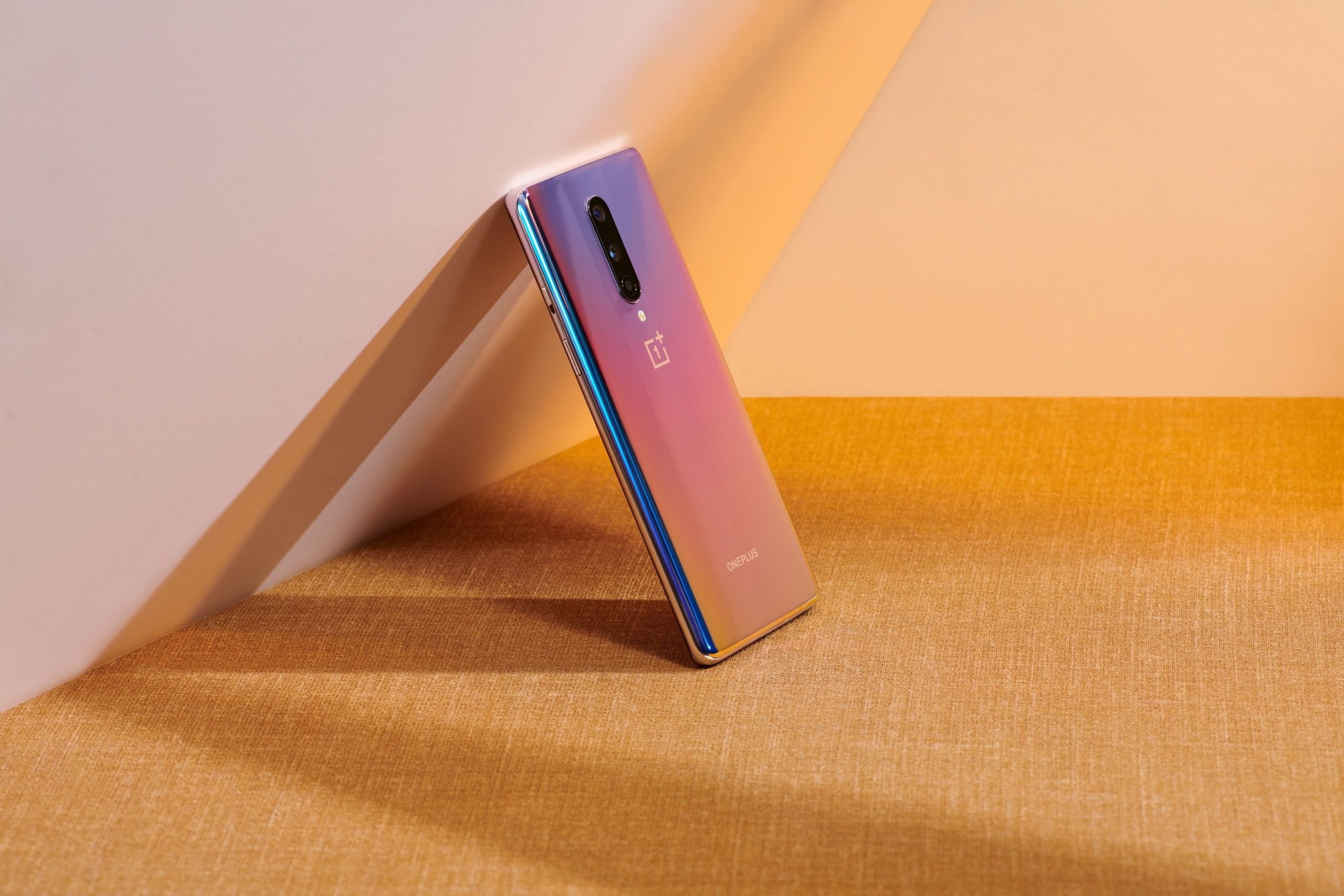 Ecco com'è nato OnePlus 8 Interstellar Glow, acquistabile da oggi