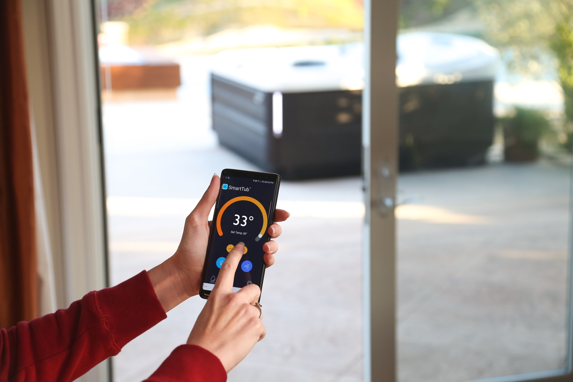 La Jacuzzi si controlla con lo smartphone grazie a SmartTub