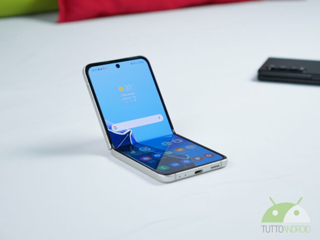 Riproviamo lo smartphone più compatto: sceso di prezzo e aggiornato ad ...