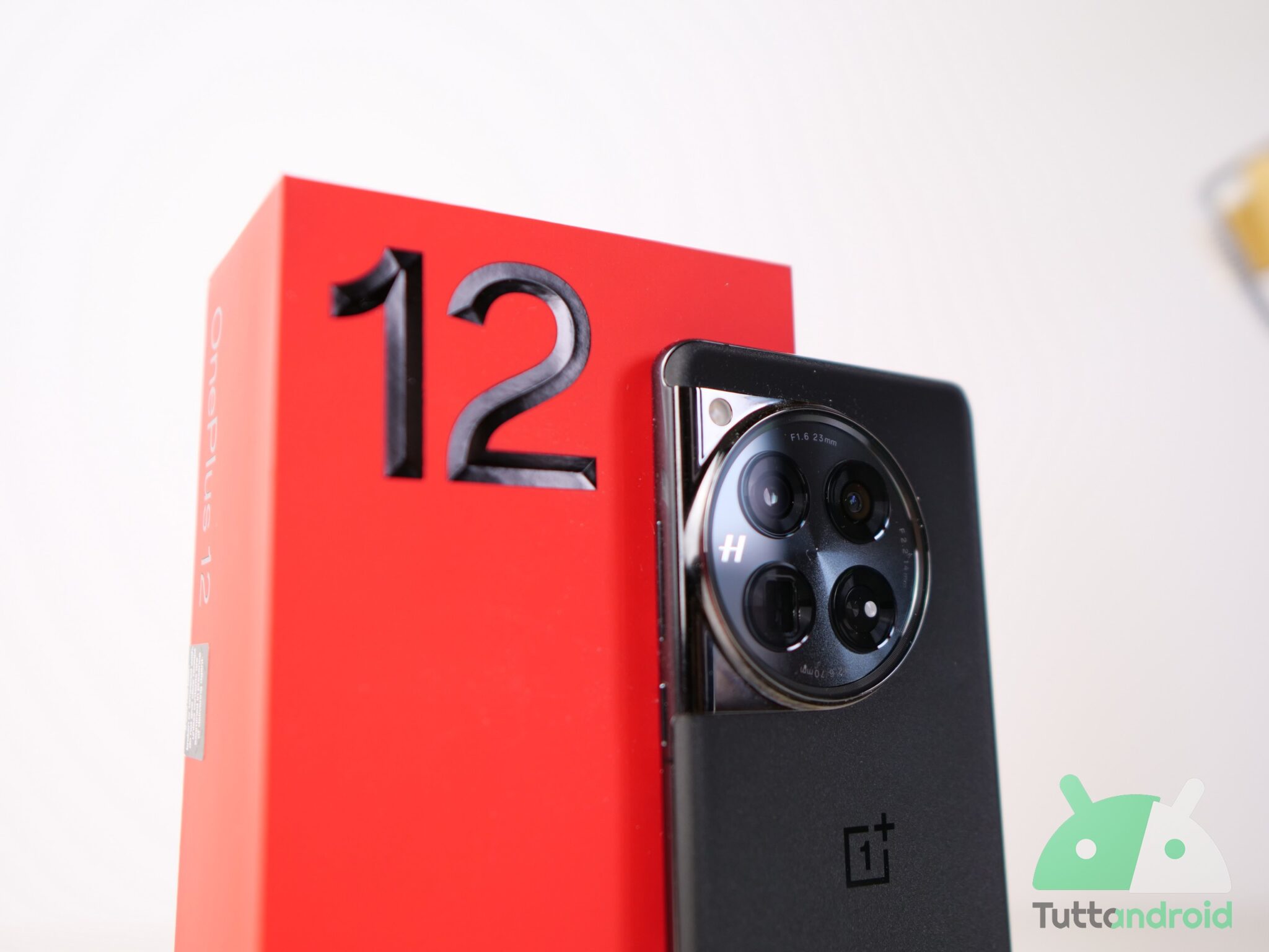 Recensione OnePlus 12: nell'era dell'AI lui stupisce per altro ...