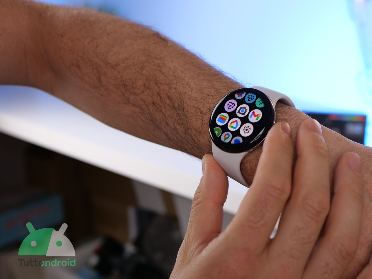 Minimo storico su Amazon per Google Pixel Watch 3 (41-45mm): si parte ...