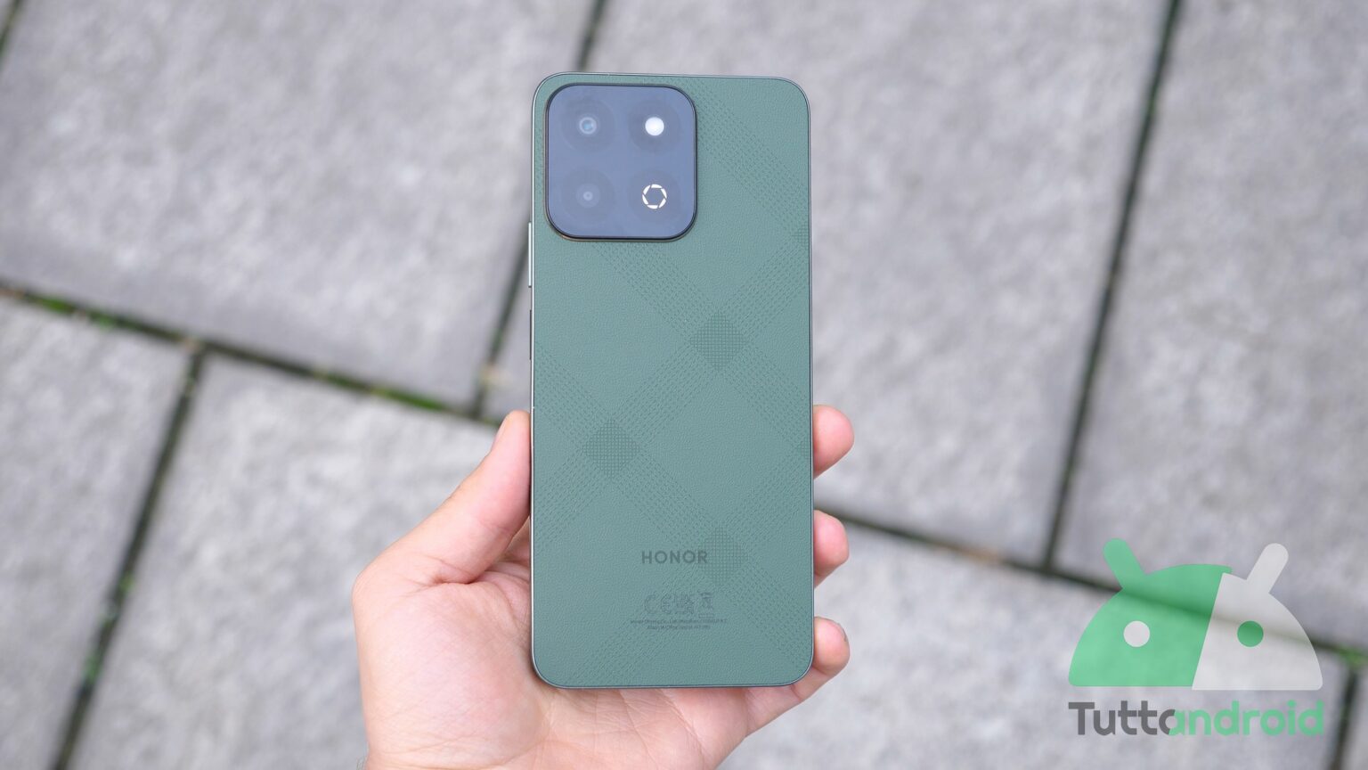 Recensione Honor 200 Smart: tanta memoria, prezzo contenuto e se cade ...