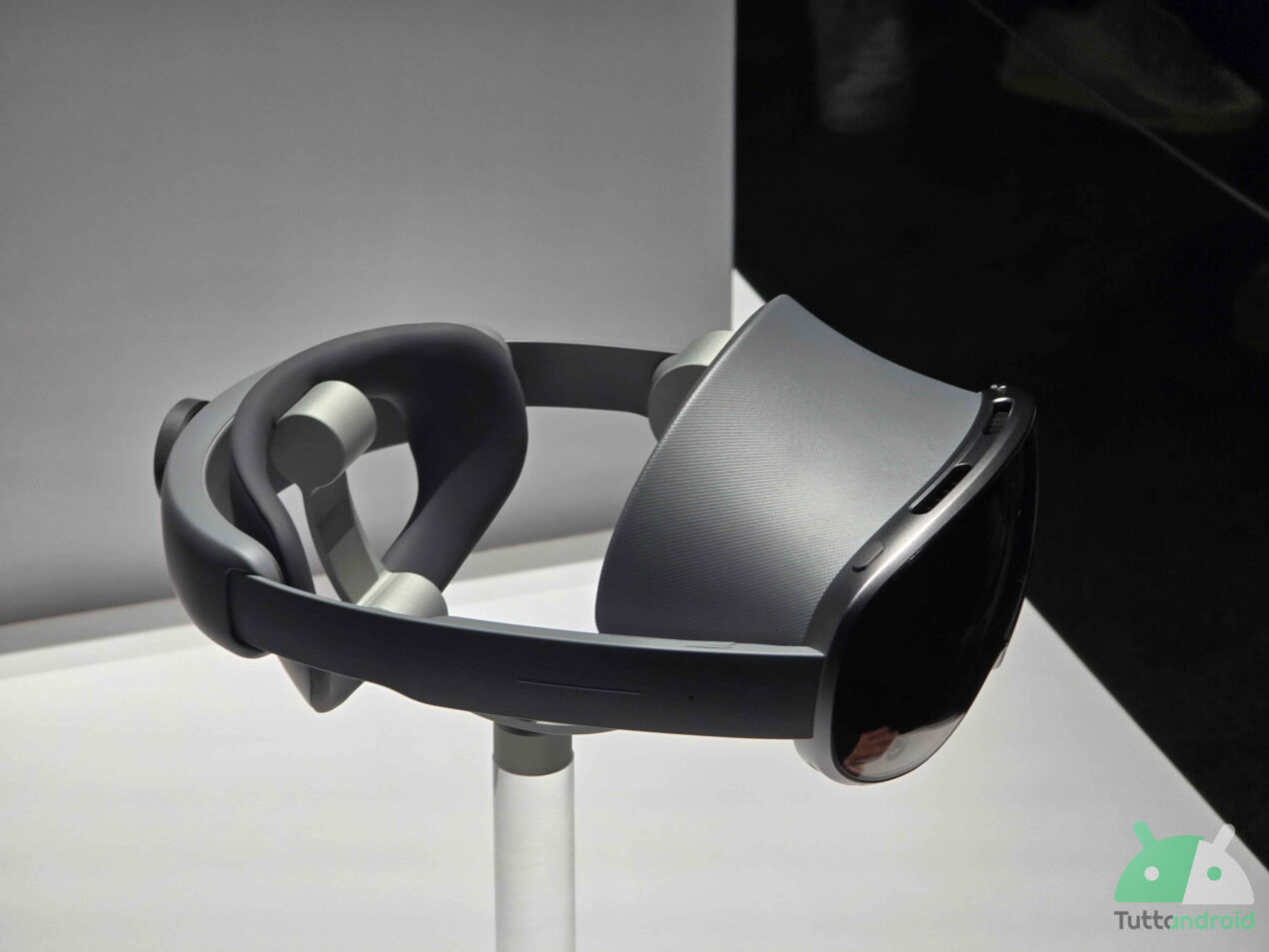 Primo assaggio di Samsung Project Moohan, il visore Android XR che ...