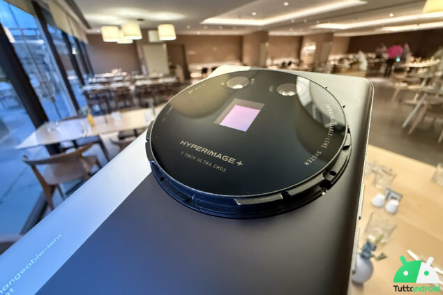 Realme Ultra: l'ibrido smartphone/reflex protagonista a MWC