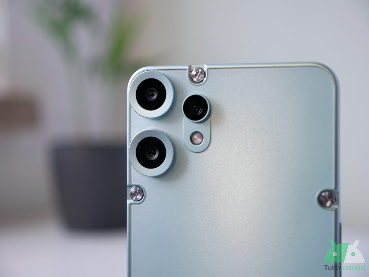 CMF Phone 2 Pro è lo smartphone economico definitivo: 209€ con l ...