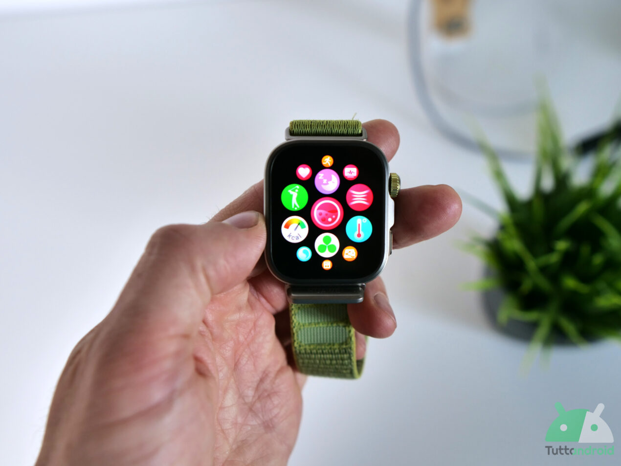 Super prezzo per Huawei Watch Fit 4 Pro, anche senza Black Friday: più di 100 euro di sconto