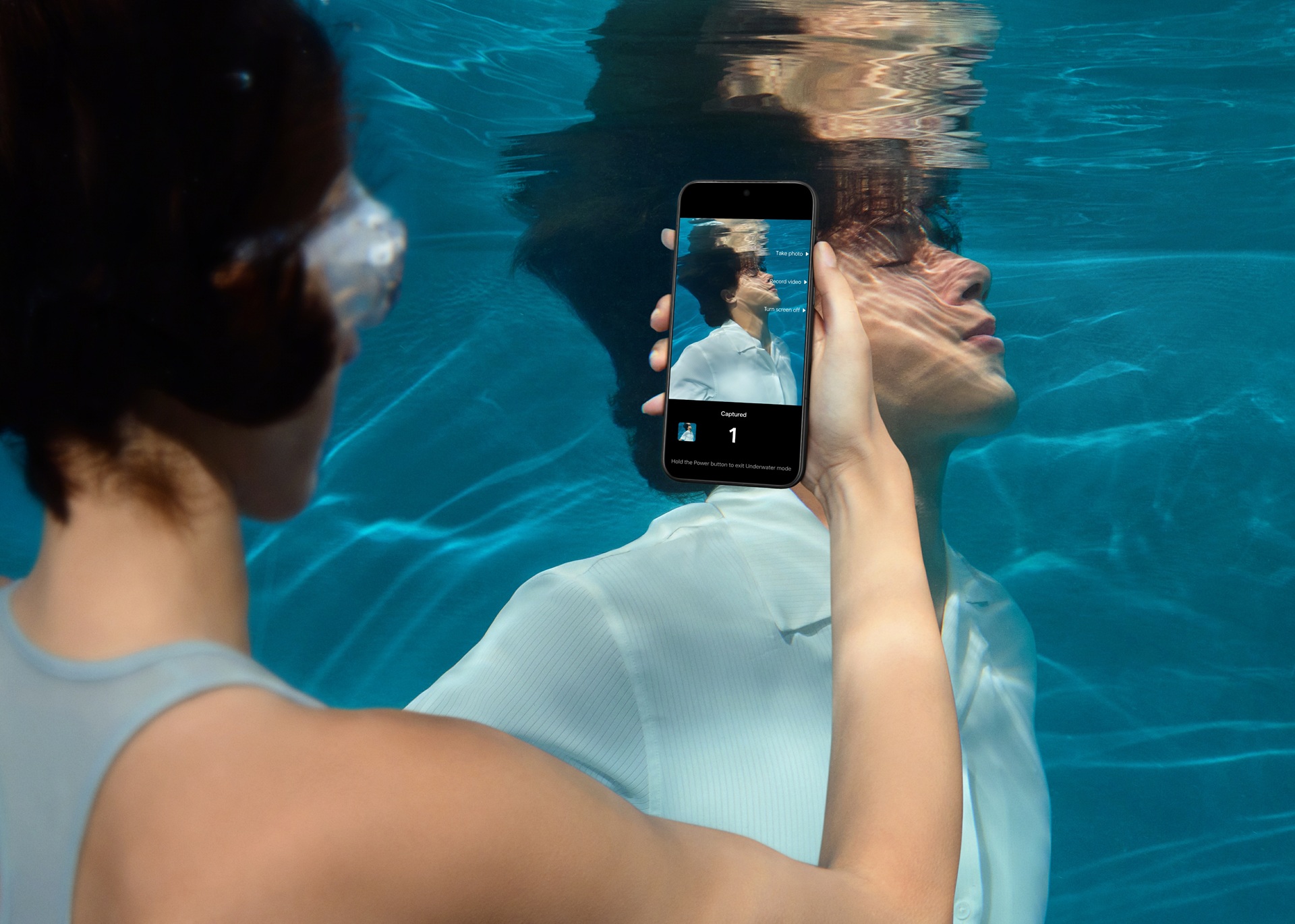 OnePlus 15 arriva in versione Global: ecco specifiche e prezzi