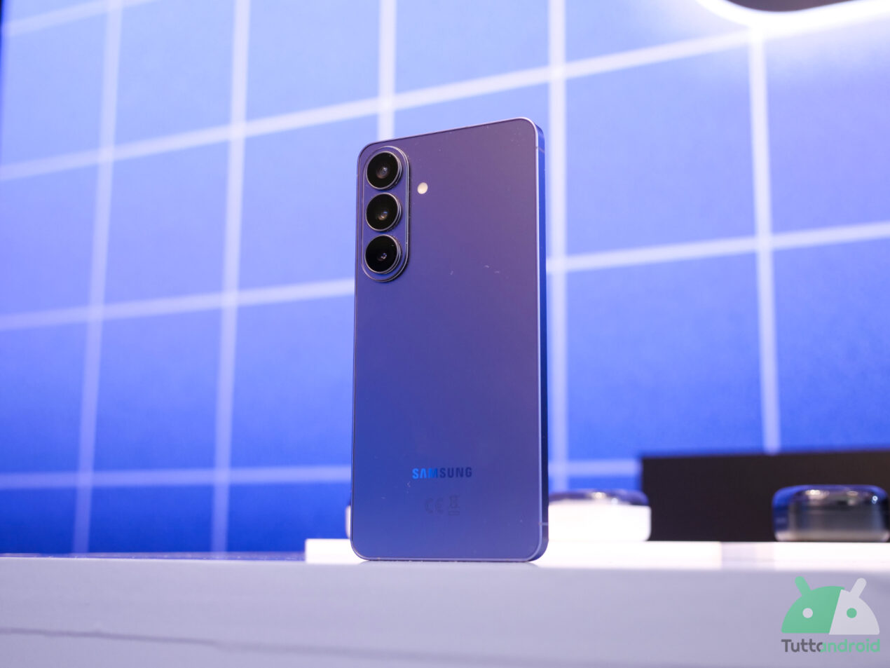 Samsung aggiorna i Galaxy S26 insieme a quattro pieghevoli, OnePlus il ...