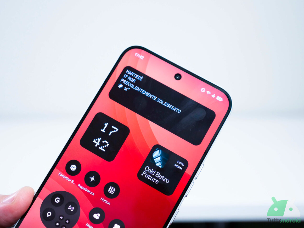 Recensione Nothing Phone (4a) Pro: il futuro ha già una forma