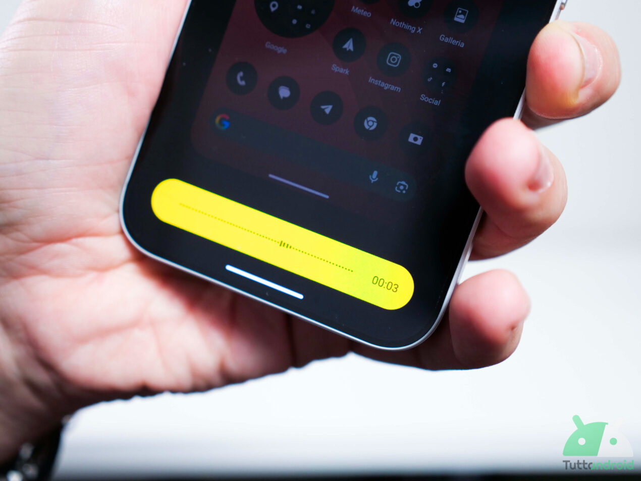 Recensione Nothing Phone (4a) Pro: il futuro ha già una forma