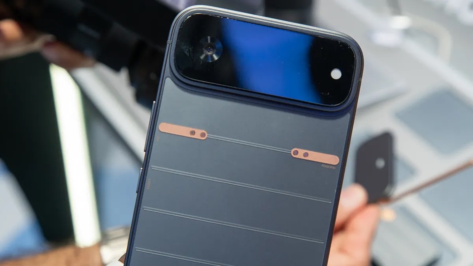 Tecno presenta uno smartphone modulare ricco di accessori